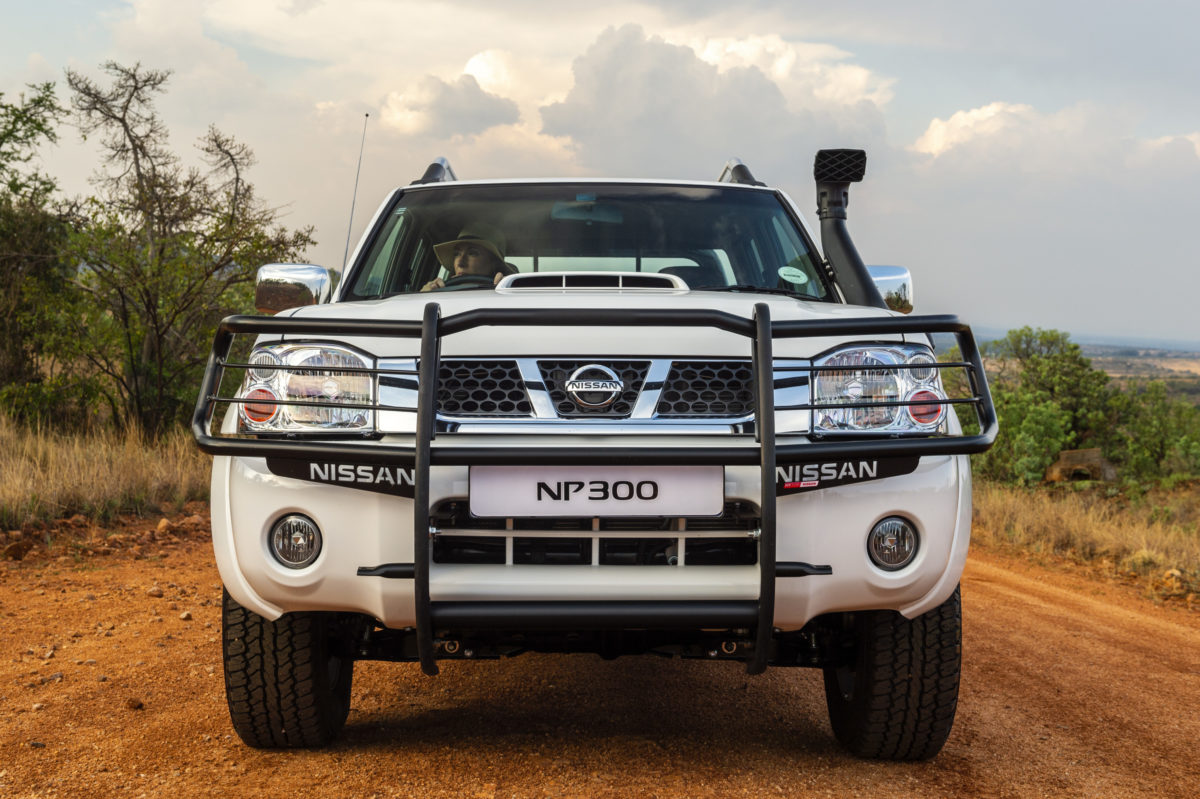Nissan NP300 Hardbody – A R453,000 workplace on the move – TopAuto