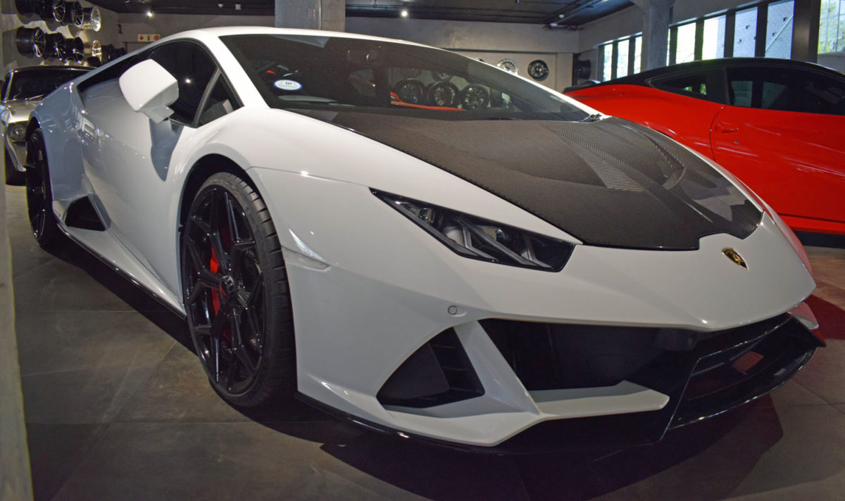 Behind-the-scenes at RACE! – 100 photos of the world-famous supercar ...