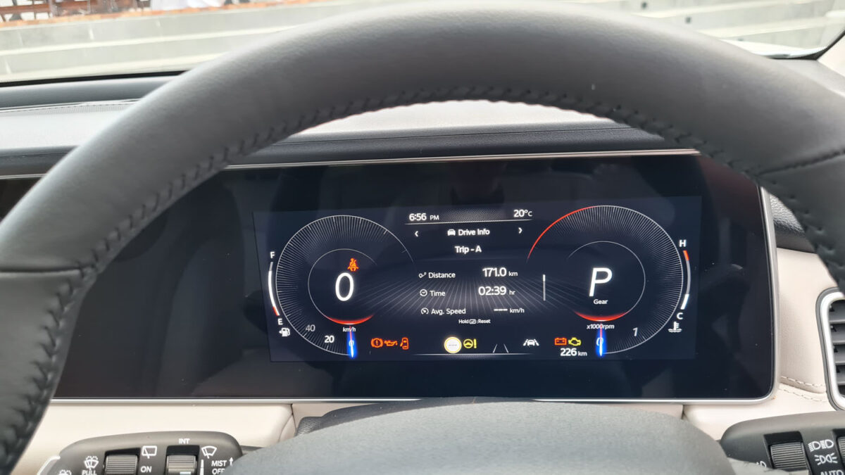 Test driving the new Mahindra XUV700 – A big leap forward – TopAuto