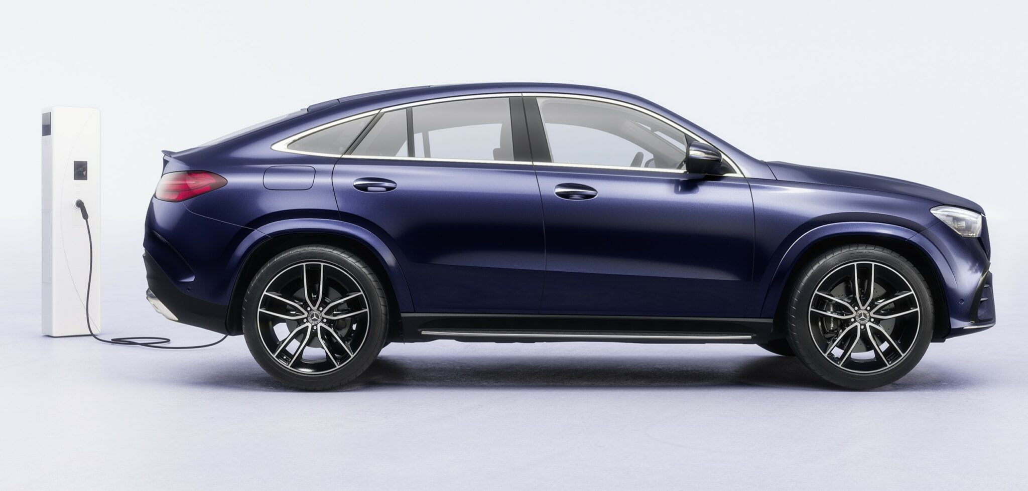 Mercedes-Benz GLE updated with Maybach features and hybrid-only engines ...
