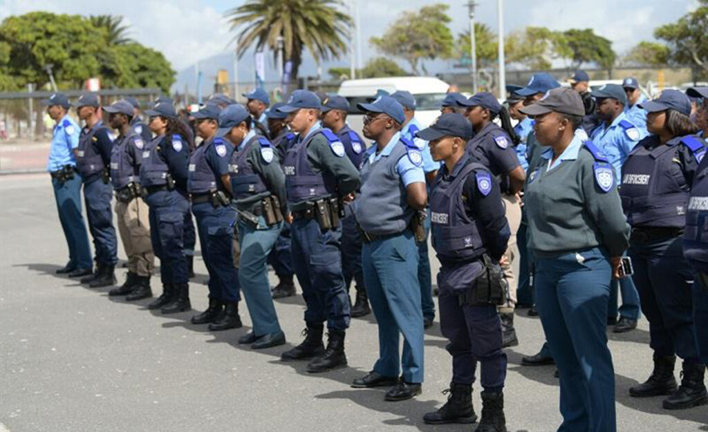 Cape Town protects commuters with more police at crime hotpots – TopAuto