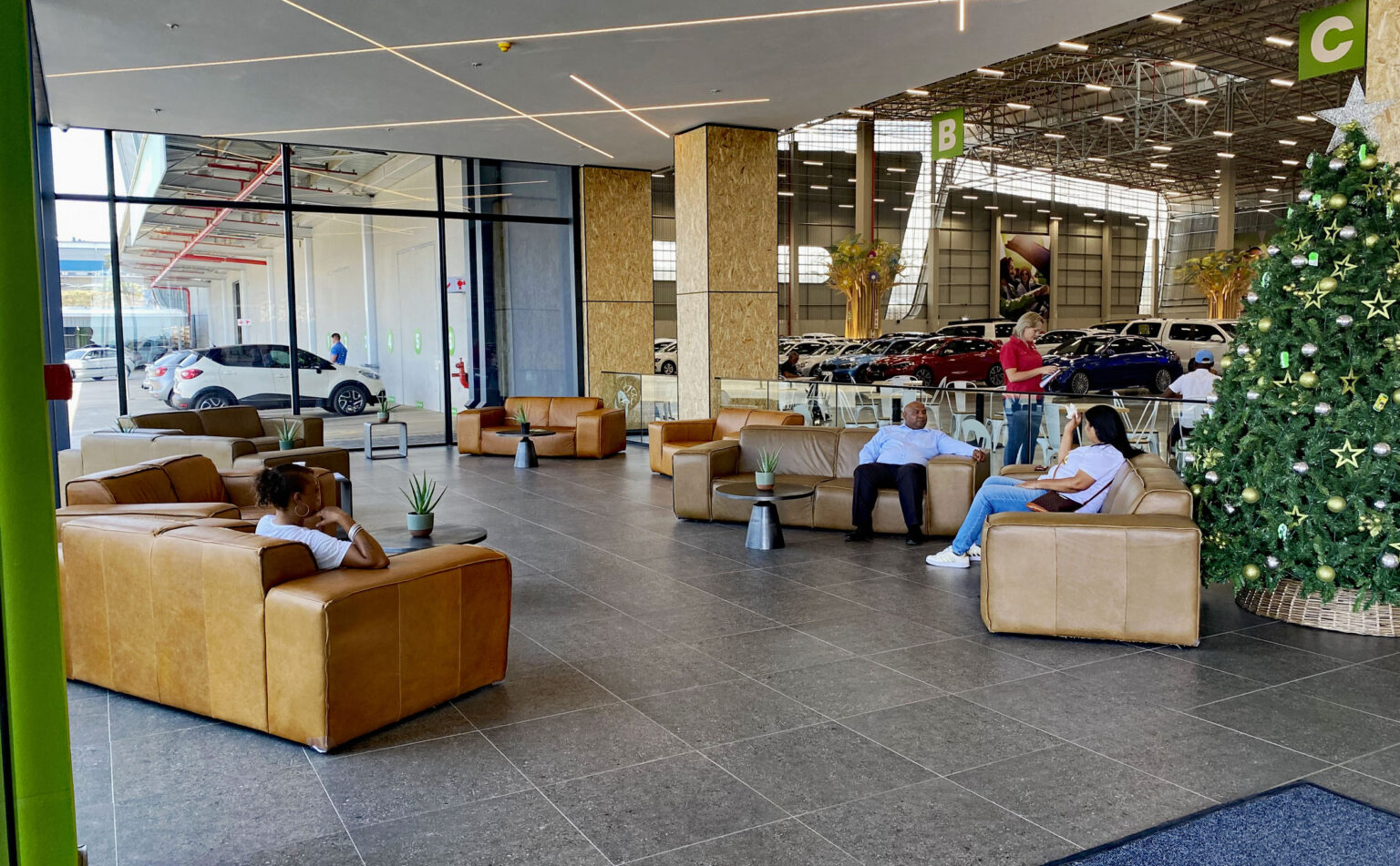Inside the new Weelee Megastore taking on WeBuyCars – Facts and photos ...