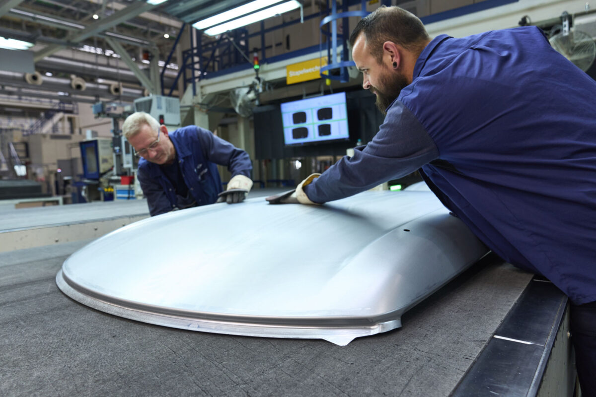 How BMW builds four cars on one line – TopAuto