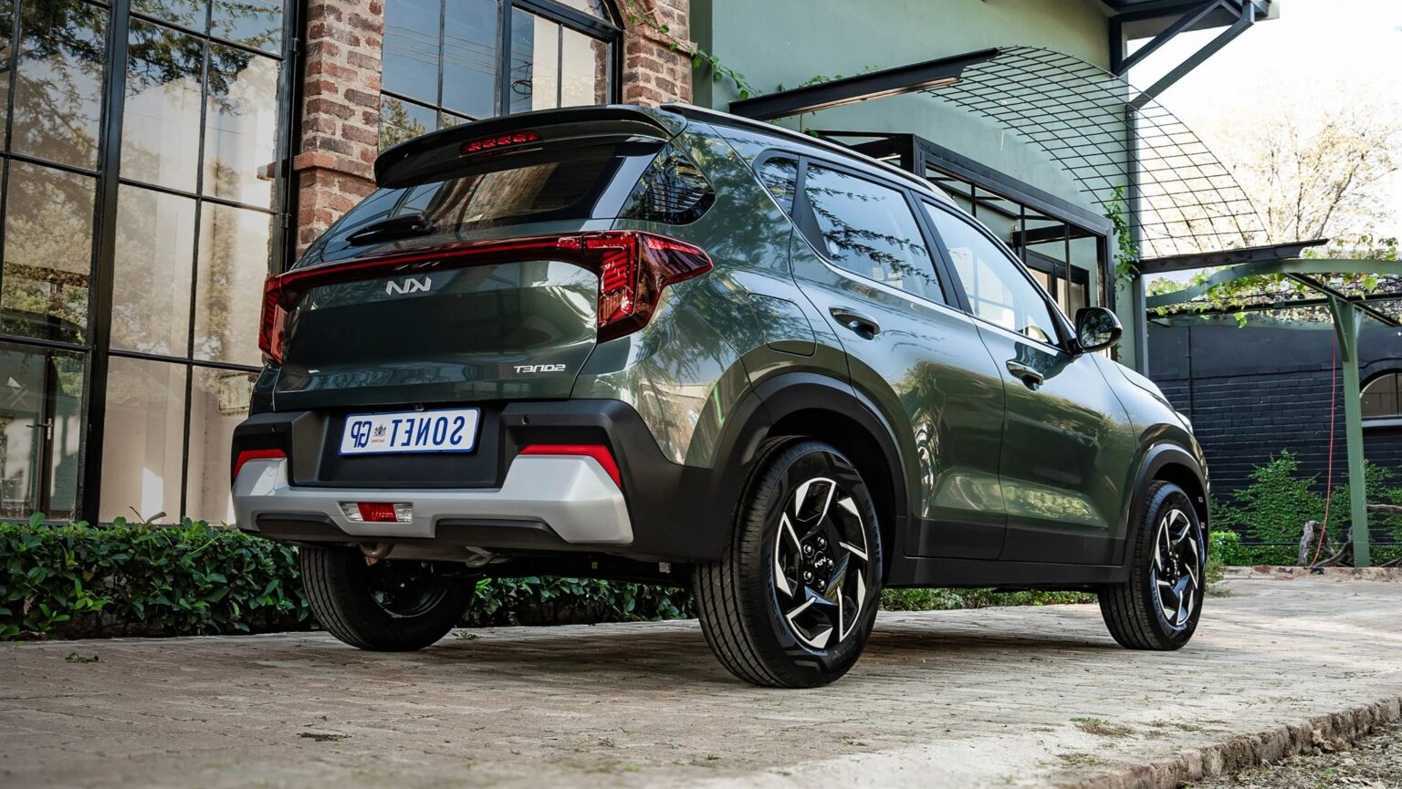 New Kia Sonet vs VW T-Cross – Entry-level crossover comparison – TopAuto